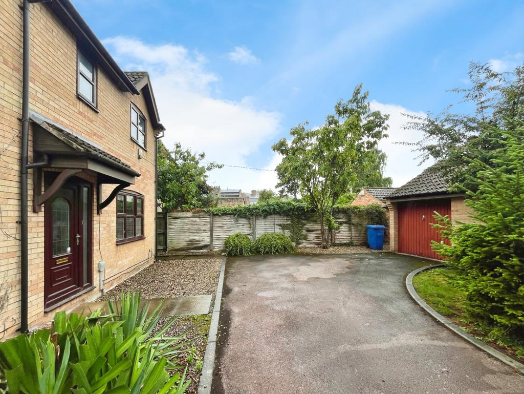 Victoria's Way, Cottingham, HU16 4DF 3 bed semi-detached house - £225,000