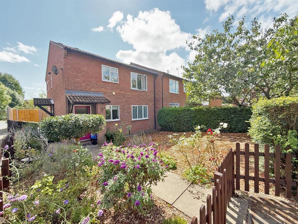 Barton Close, Castlefields, Shrewsbury 2 bed apartment for sale - £145,000