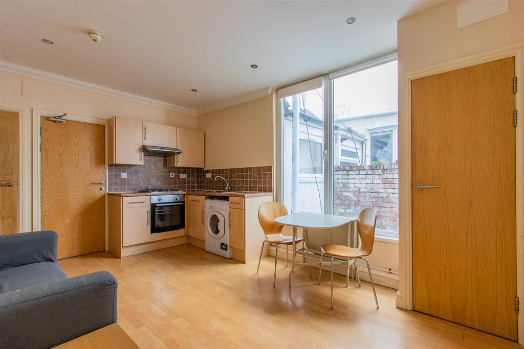 Connaught Road, Cardiff CF24 2 bed flat - £1,000 pcm (£231 pw)