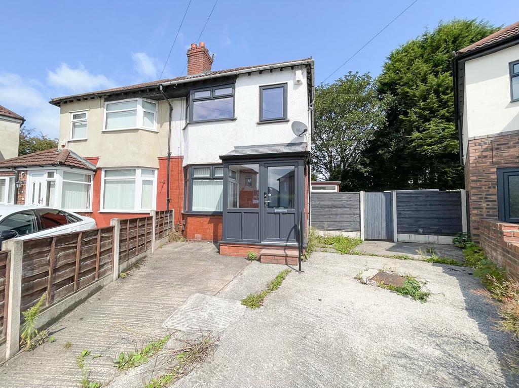 Sandileigh Avenue, Brinnington 2 bed semi-detached house - £180,000