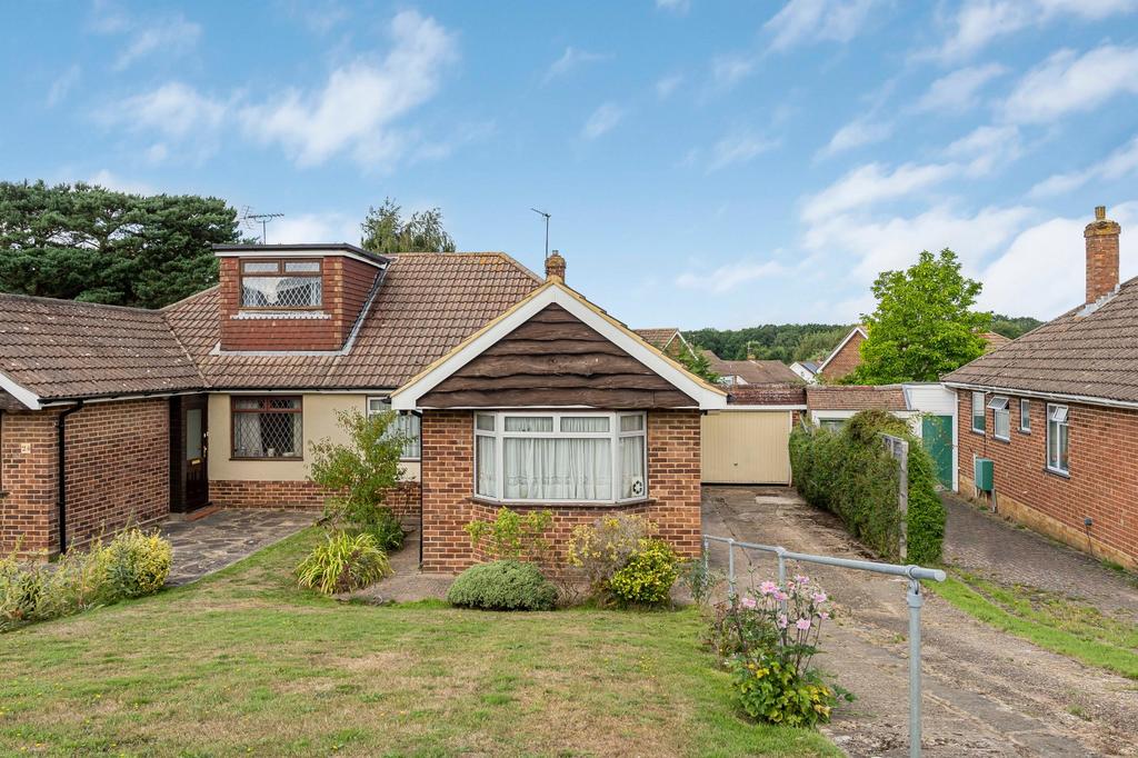 Envis Way, Fairlands, Guildford, Surrey 3 bed bungalow for sale - £450,000