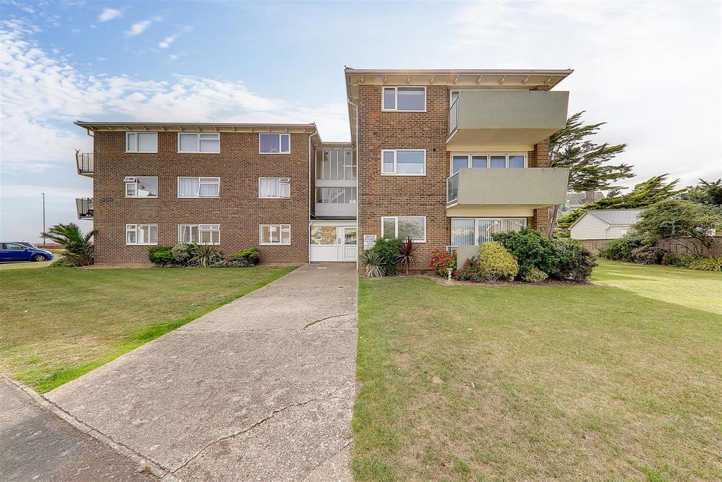 The Martlets, Rustington 2 bed apartment - £1,295 pcm (£299 pw)