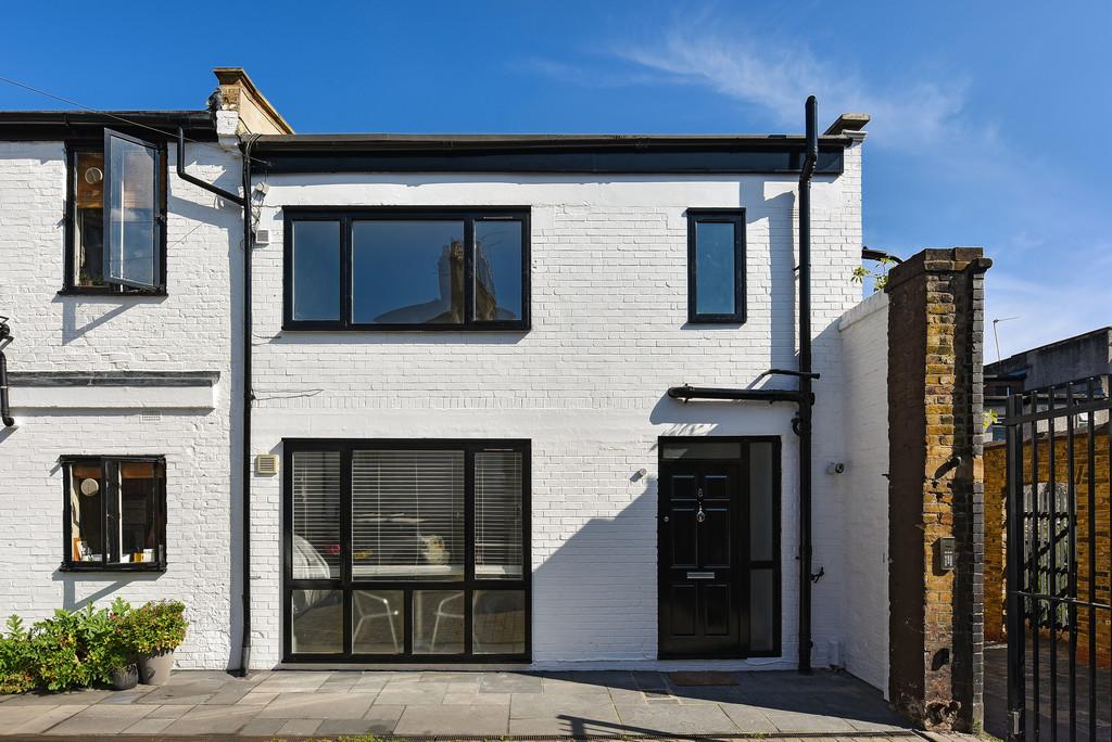 Milborne Mews, London E9 1 bed mews - £550,000