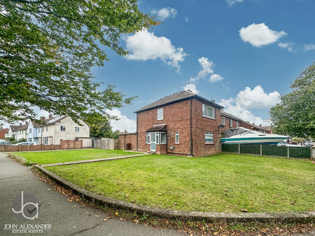 Eldred Avenue, Colchester 3 bed semi-detached house - £350,000
