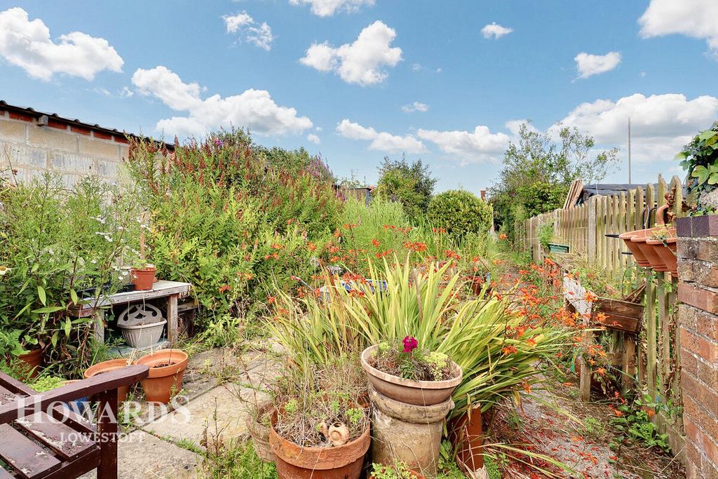 London Road, Gisleham 3 bed terraced house - £150,000