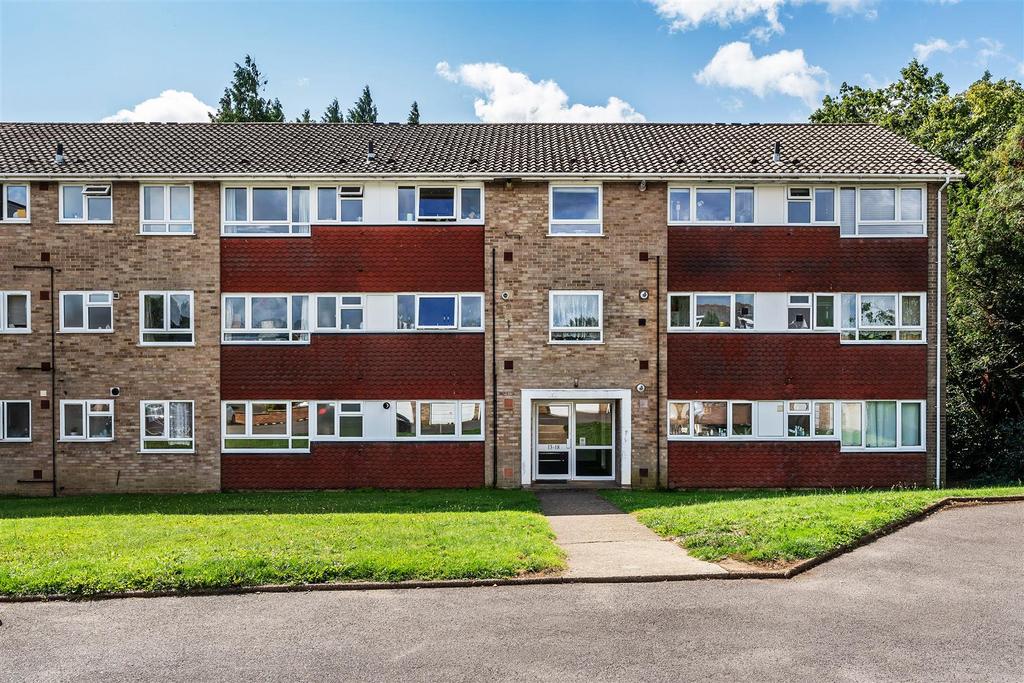 East Hill, Oxted 2 bed flat - £299,950