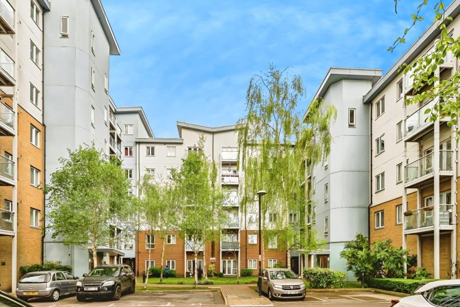 Slough Station-+ PARKING Foundry Court 1 bed flat - £1,150 pcm (£265 pw)
