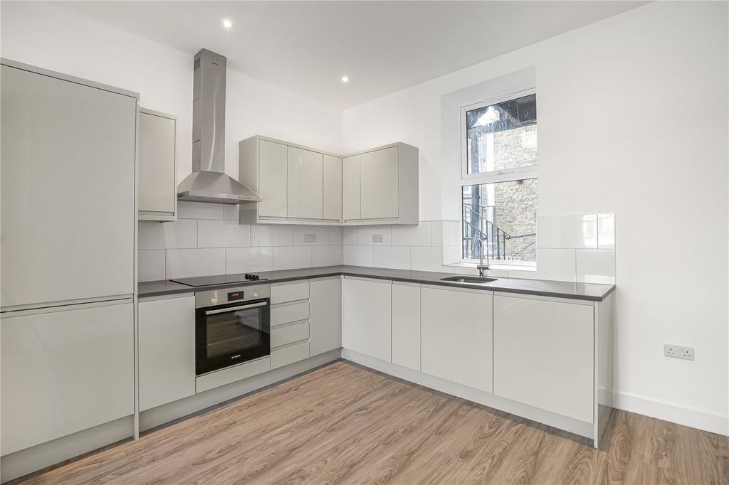 Balham High Road, London, SW12 3 bed terraced house - £3,250 pcm (£750 pw)
