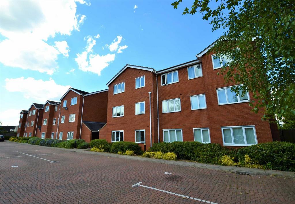 Knoll Court, Kettering NN16 2 bed flat - £895 pcm (£207 pw)