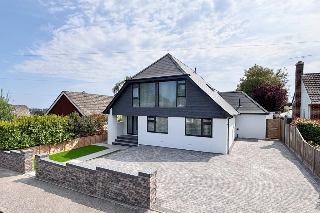 Lancaster Drive, Broadstone BH18 4 bed detached house for sale - £800,000