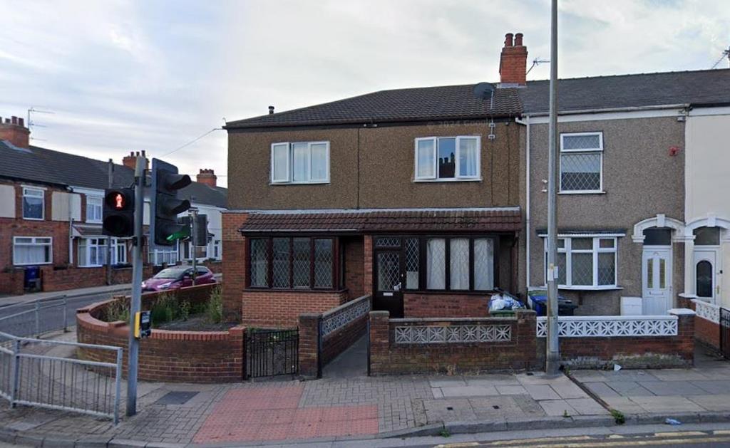 Ropery Street, Grimsby DN32 2 bed terraced house - £80,000