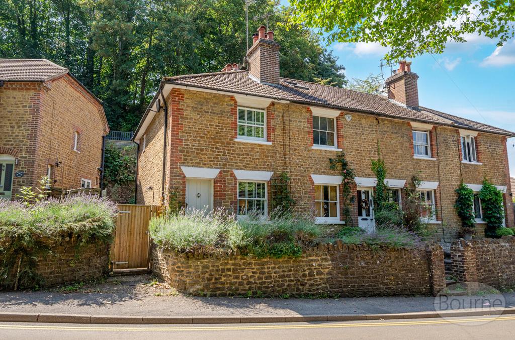 Brighton Road, Godalming, Surrey, GU7 2 bed end of terrace house for ...