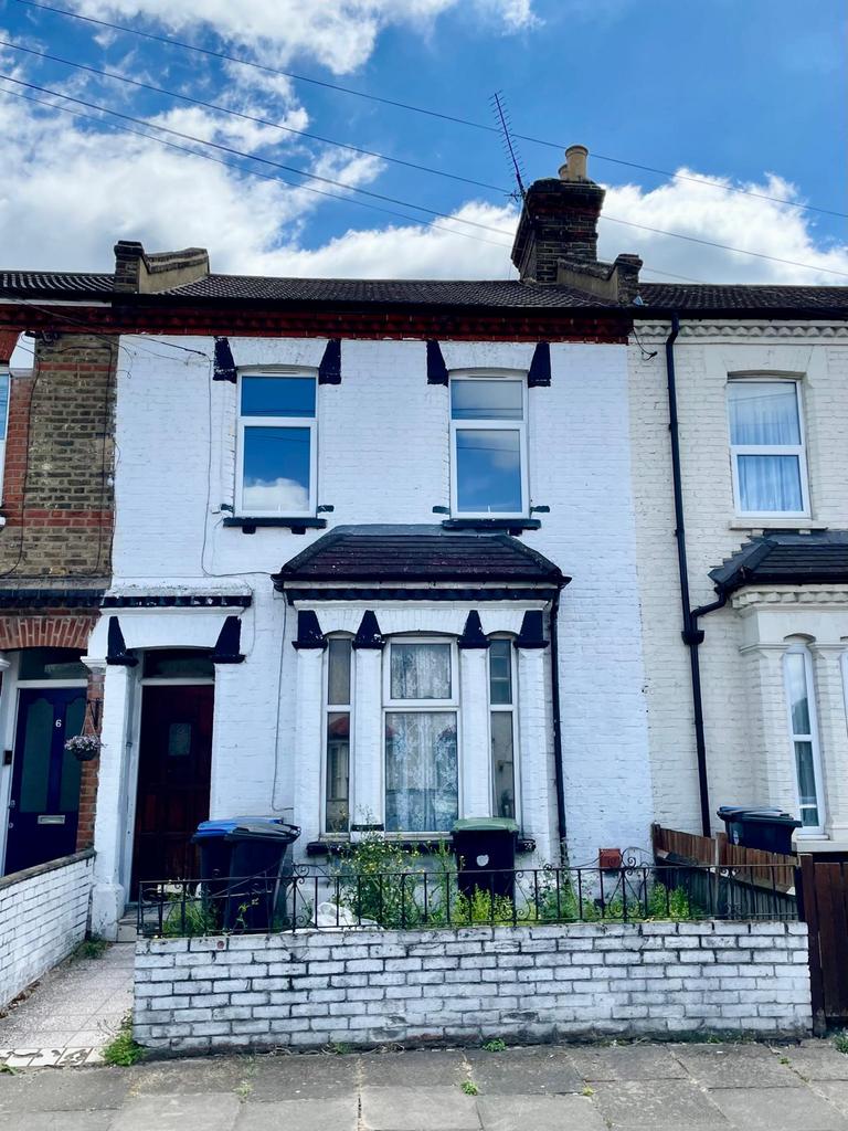 Cornwall Road, London N18 4 bed terraced house - £2,500 pcm (£577 pw)