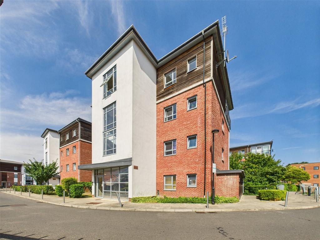 Riverside Close, Romford RM1 2 bed flat - £1,625 pcm (£375 pw)