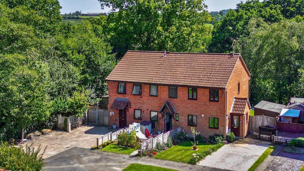 Forest Dene, Crowborough, TN6 2 bed terraced house for sale - £275,000