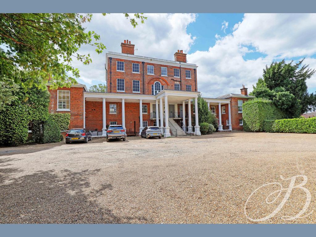 Ray Park Avenue, Maidenhead, SL6 2 bed maisonette - £650,000