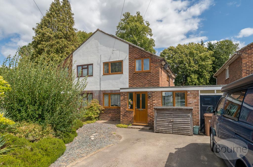 Vale Road, Ash Vale GU12 4 bed semi-detached house - £425,000