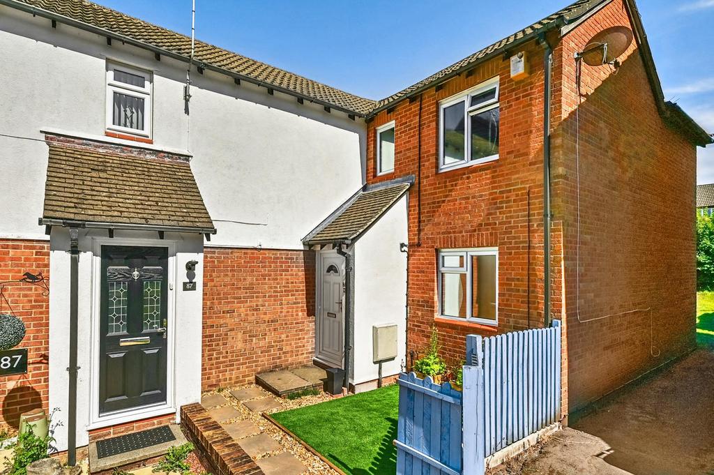 Beecham Berry, Basingstoke RG22 3 bed end of terrace house - £350,000