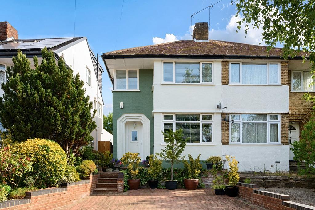 Whitehouse Way, Southgate, London, N14 3 bed semi-detached house for ...