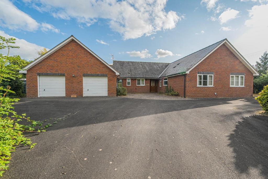 Forden, Welshpool 3 bed bungalow - £475,000