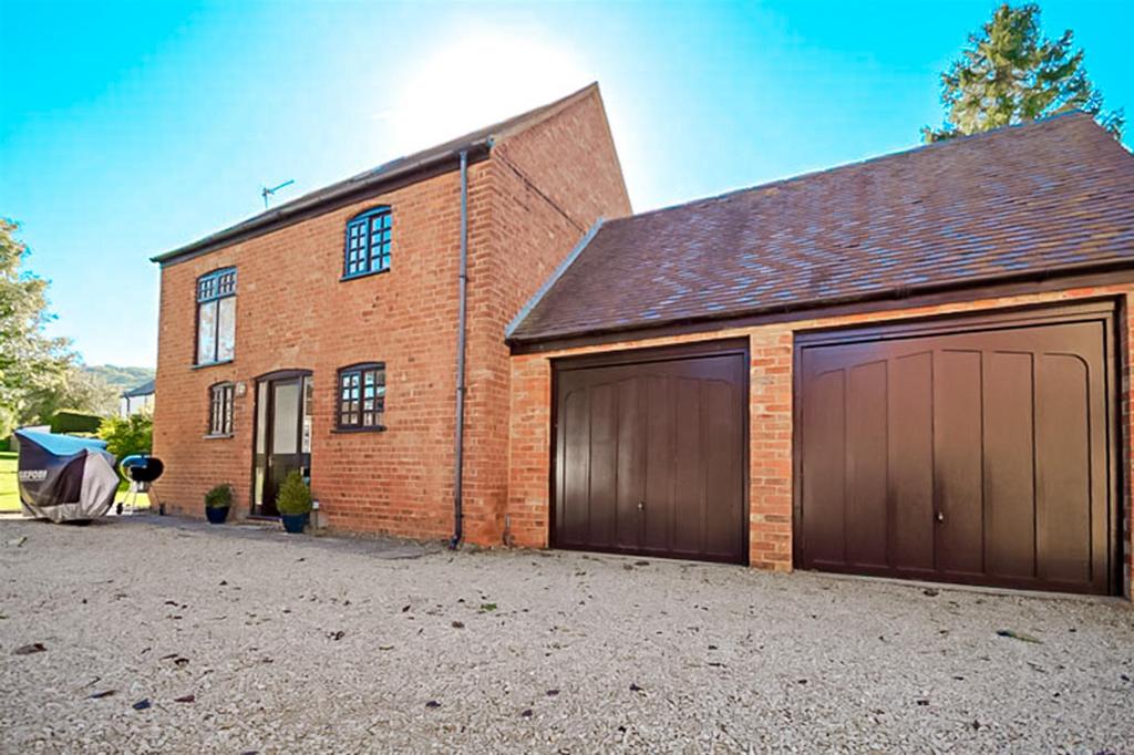 Shurdington GL51 4XQ 2 bed cottage - £1,075 pcm (£248 pw)