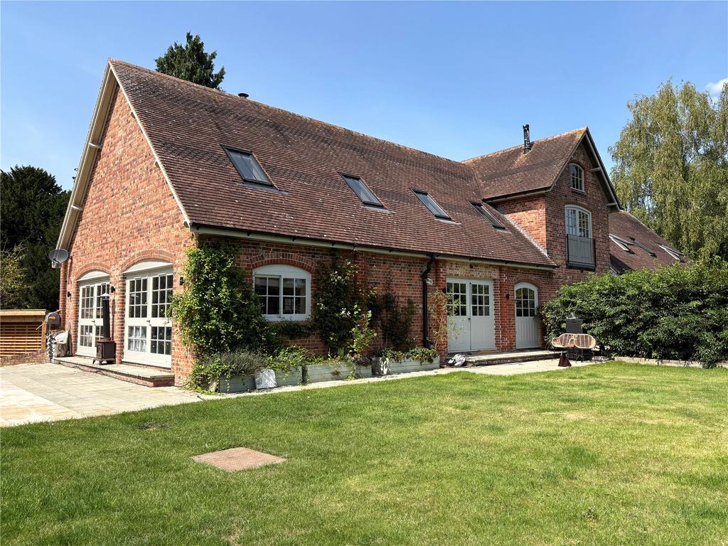 Buriton, Petersfield, Hampshire, GU31 3 bed end of terrace house - £ ...