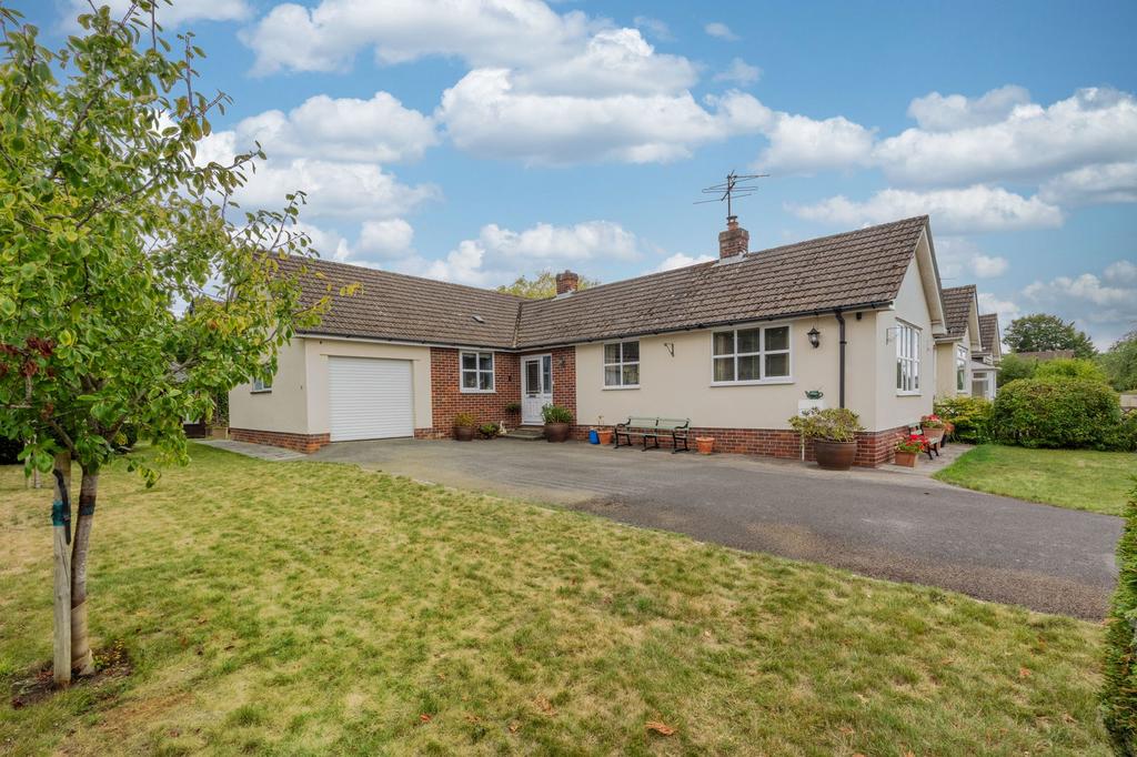 Round Oak Grove, Cheddar 2 bed detached bungalow for sale - £495,000