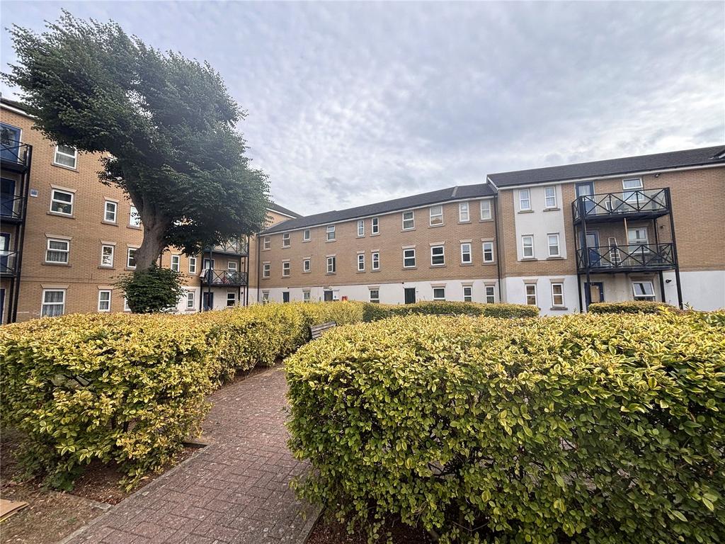 Norwich Crescent, Chadwell Heath... 2 bed apartment - £265,000