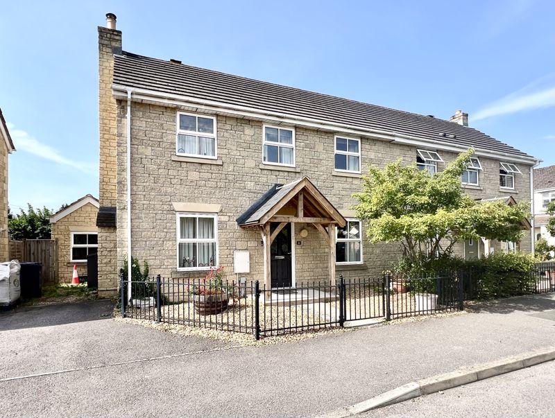 Springfield Drive, Calne SN11 4 bed semi-detached house for sale - £425,000