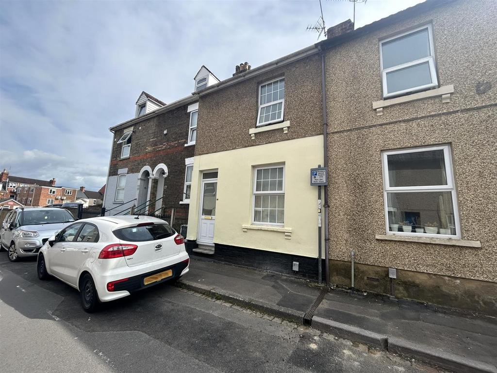 Cross Street, Swindon 2 bed end of terrace house - £1,100 pcm (£254 pw)