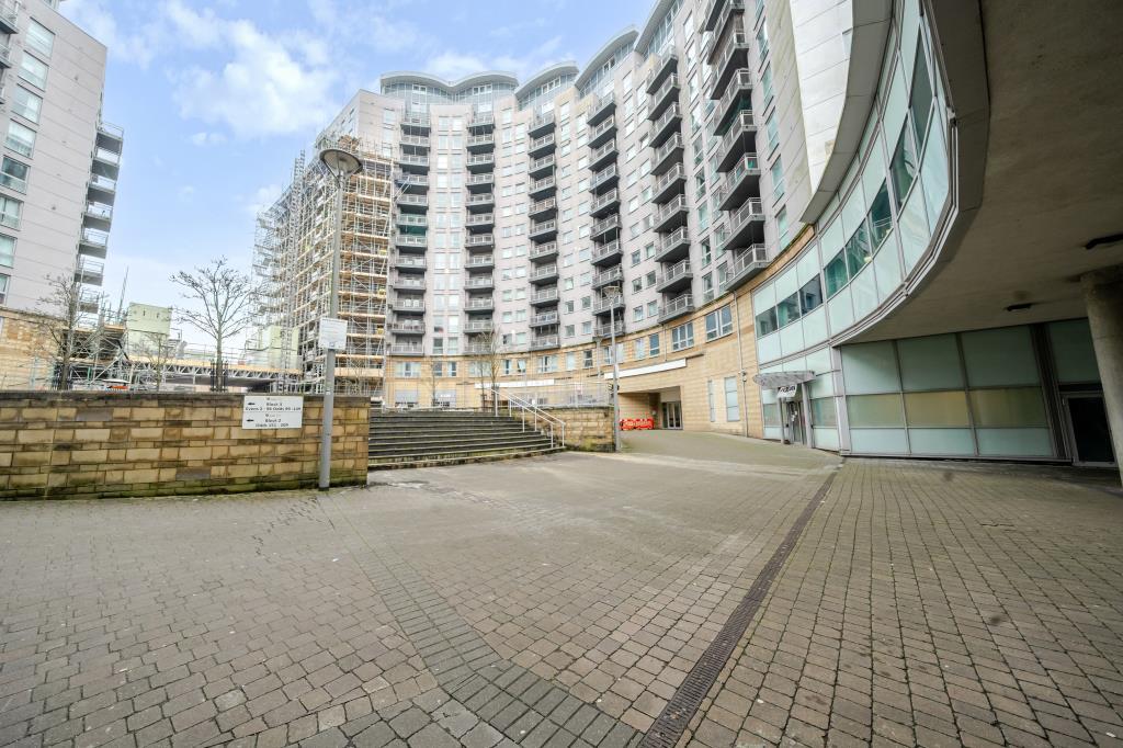 Basingstoke, Hampshire, RG21 2 bed flat for sale - £180,000