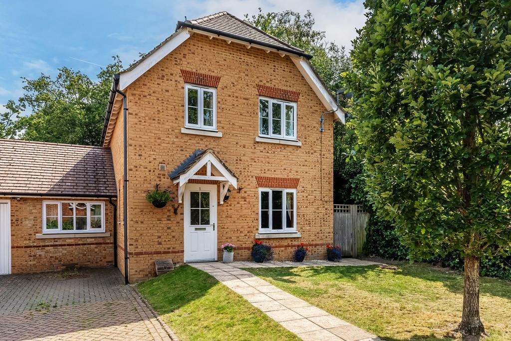 Hollow Trees Close, Leigh, Tonbridge... 3 bed link detached house for ...