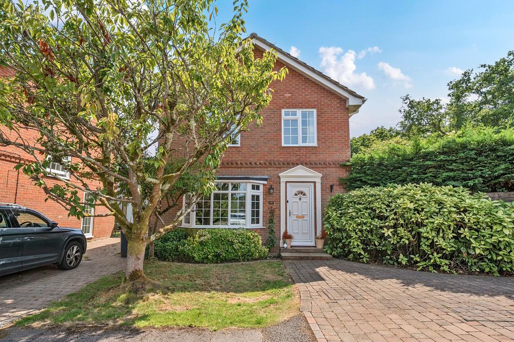 Brambles Close, Colden Common, SO21 4 bed detached house for sale - £ ...