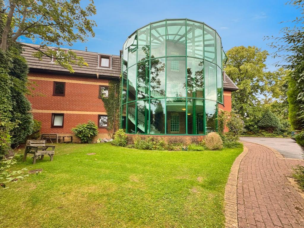 Kingsway, Levenshulme, Manchester, M19 2 bed flat to rent - £950 pcm (£ ...