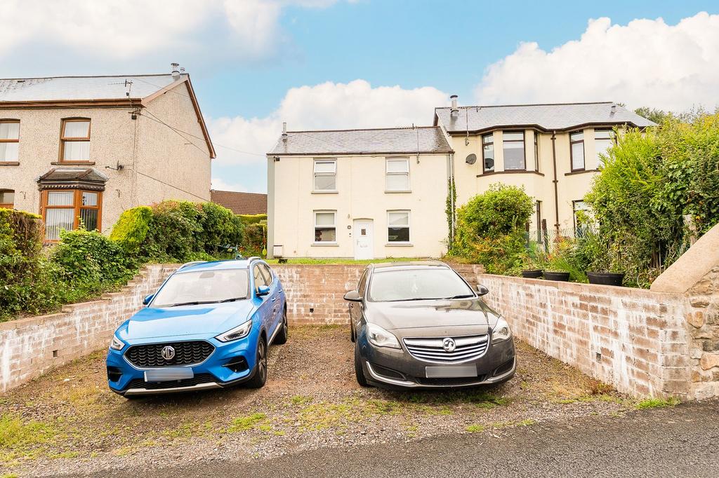 Harpers Road, Garndiffaith, NP4 3 bed semi-detached house for sale - £ ...
