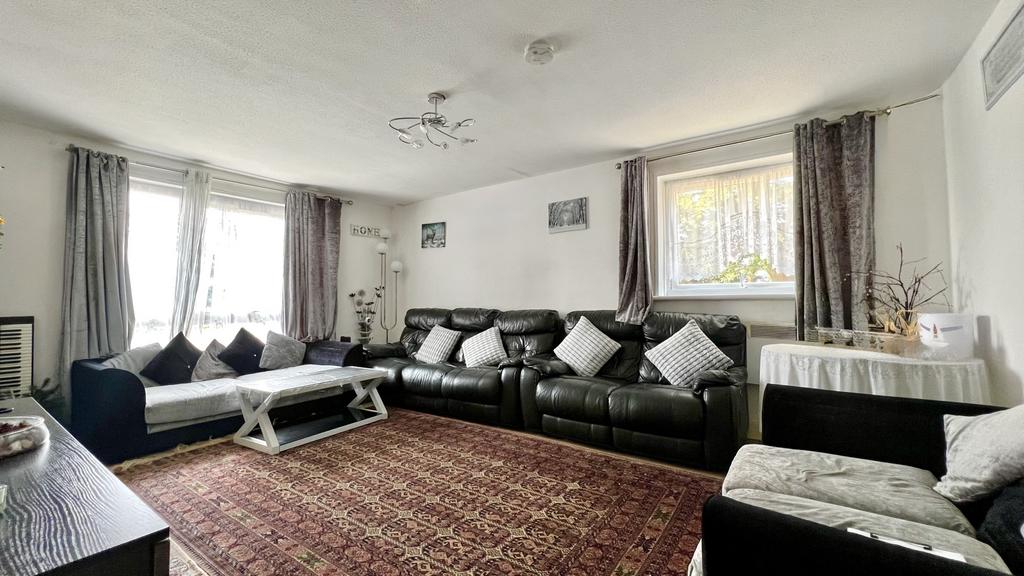 Oakley Close, Isleworth, TW7 2 bed flat for sale - £379,950