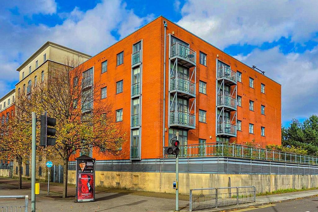 Magretian Place, Cardiff CF10 2 bed flat - £1,200 pcm (£277 pw)