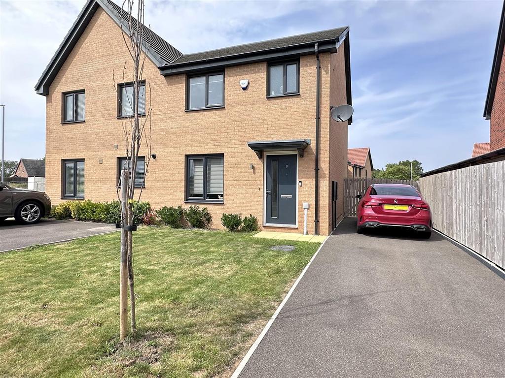 Parnaby Way, Middlesbrough, TS8 9NG 3 bed semi-detached house for sale ...