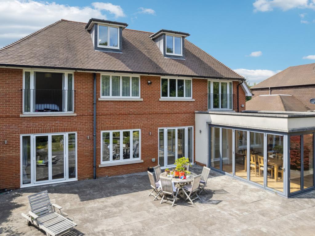 Cherry Tree Road, Beaconsfield, HP9 7 bed detached house for sale - £1,925,000