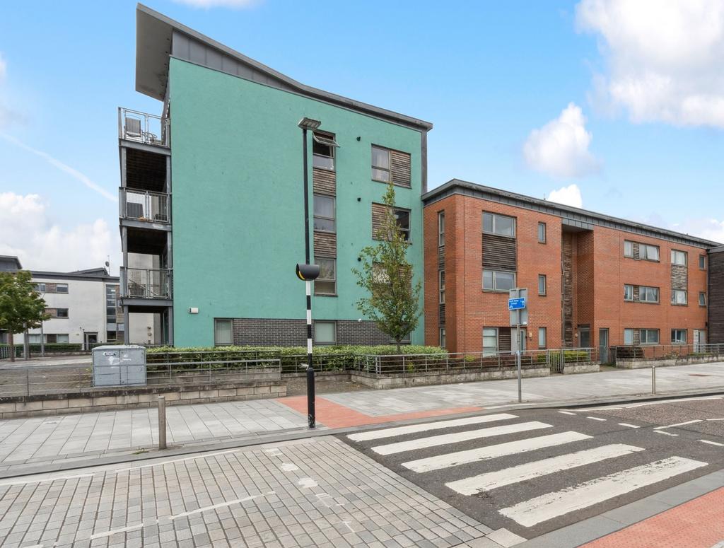 Drip Road, Stirling, FK8 2 bed apartment - £140,000
