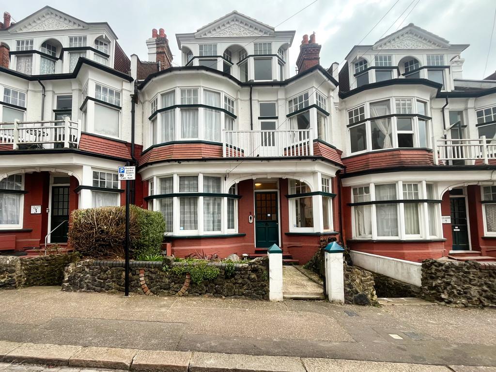 Palmeira Avenue, Westcliff On Sea SS0 2 bed flat - £1,200 pcm (£277 pw)