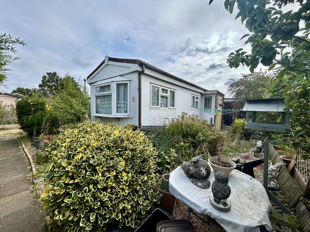 Longcroft Drive, Waltham Cross 1 bed park home for sale - £49,995