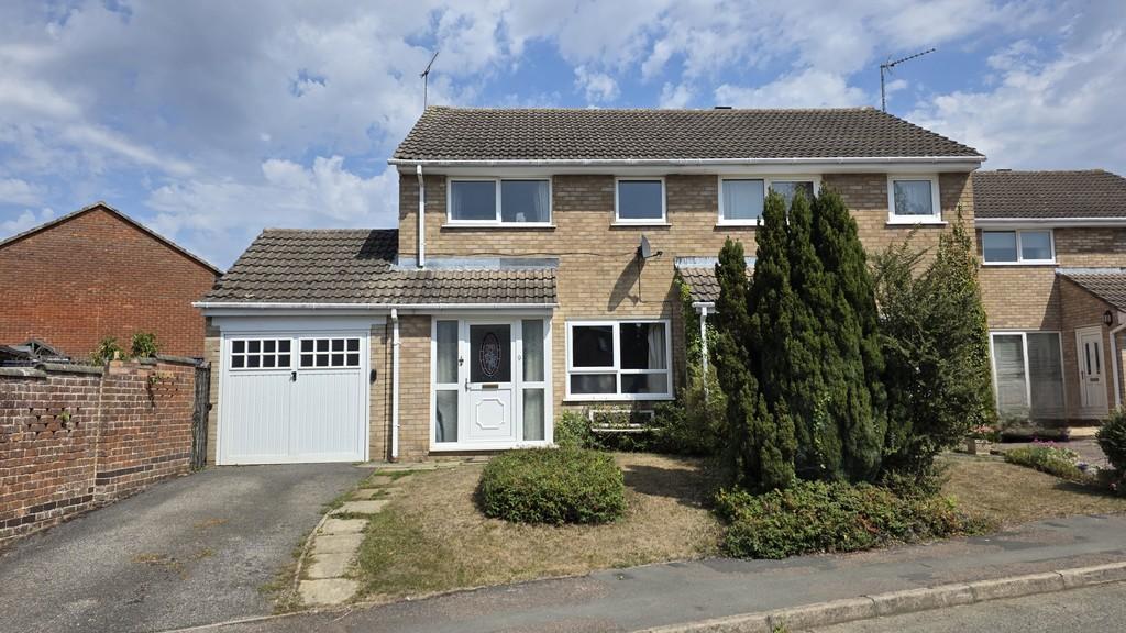 Stratton Drive, Brackley 3 bed semi-detached house for sale - £319,995