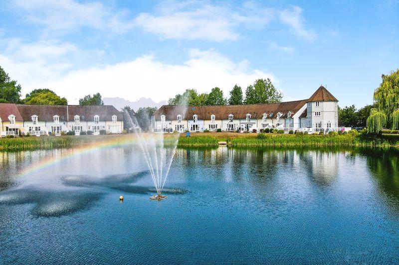 Isis Lake, Cotswold Lakes... 5 bed terraced house for sale - £325,000