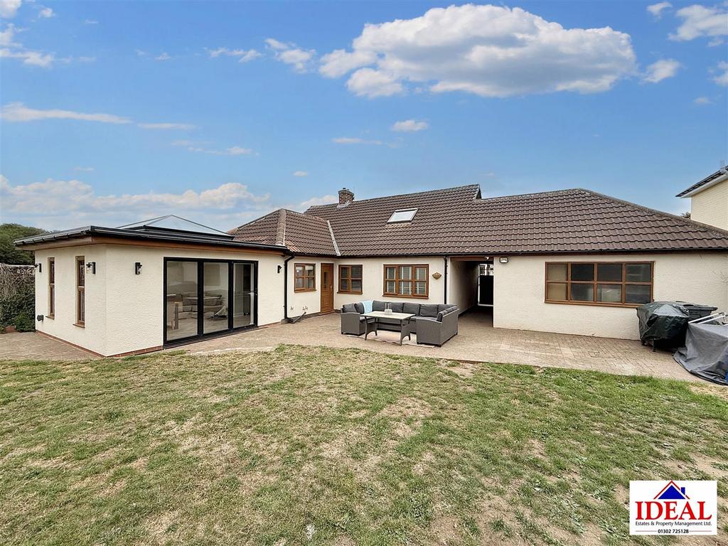 Crossfield Lane, Skellow, Doncaster 5 bed detached bungalow - £475,000