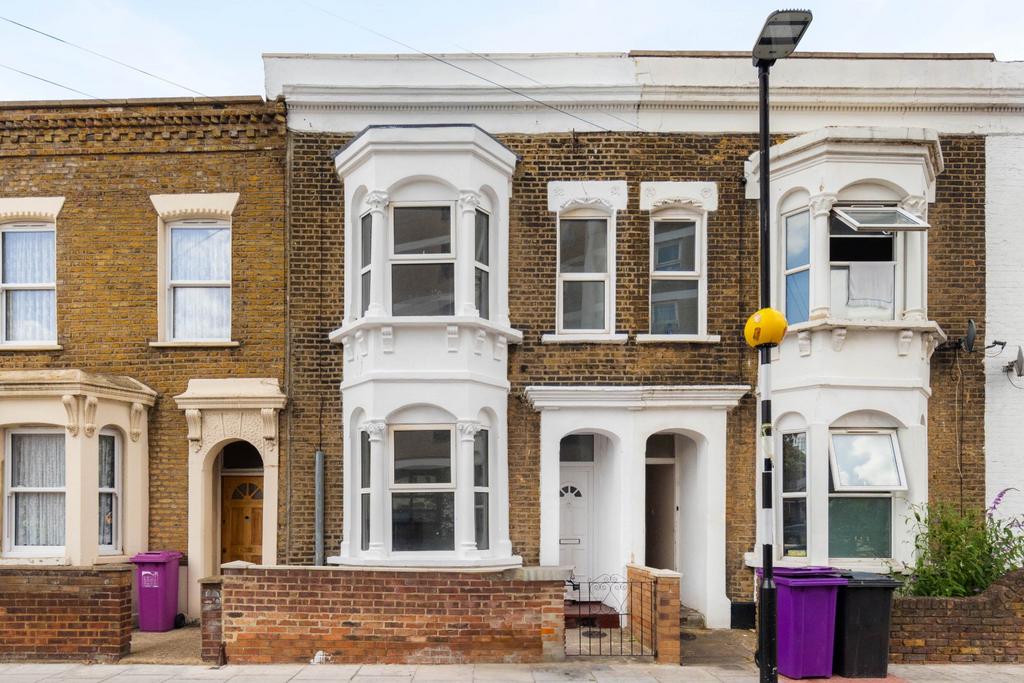 Bow Common Lane, Bow, London, E3 3 bed terraced house - £750,000