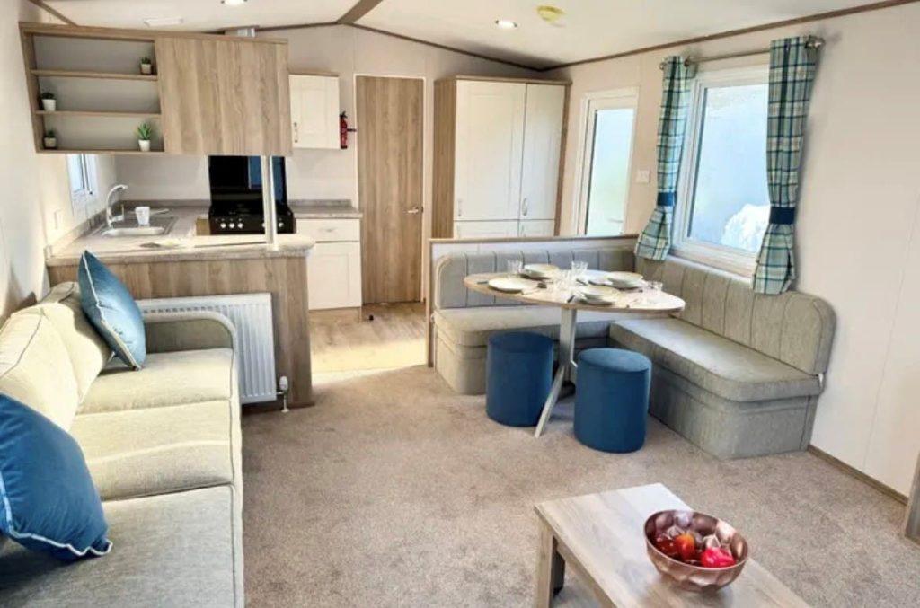 Solent Breezes Holiday Park 2 bed park home for sale - £74,995