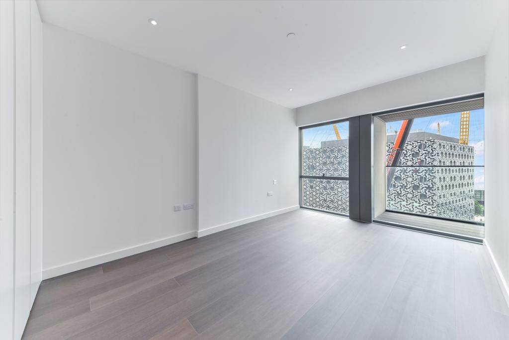 10 Cutter Lane, Greenwich, London, SE10 1 bed flat - £2,450 pcm (£565 pw)