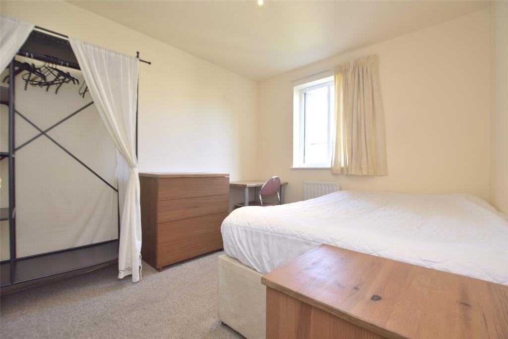 Sheldons Court, Cheltenham GL52 1 bed semi-detached house - £550 pcm (£ ...