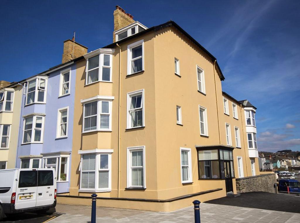 1-Bed Studio Flat on Aberystwyth... Studio to rent - £750 pcm (£173 pw)